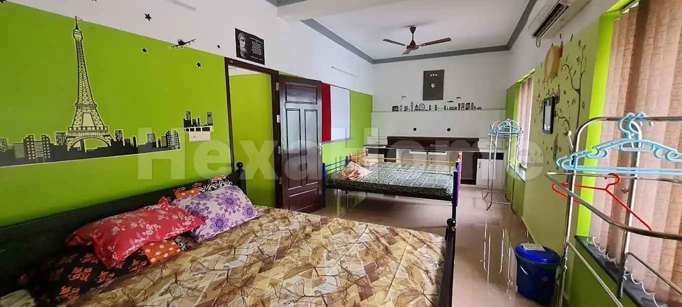 Lekshmi Nivas pg for girls in Pulayanarkotta, Thiruvananthapuram